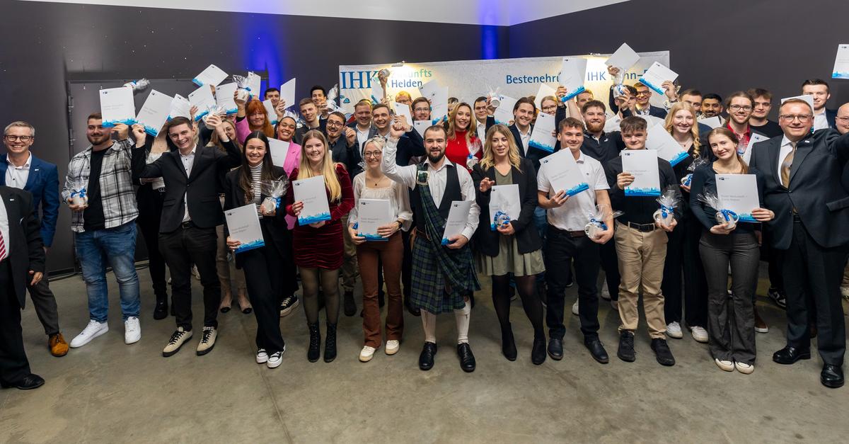 IHK Lahn-Dill ehrt ihre besten Azubis